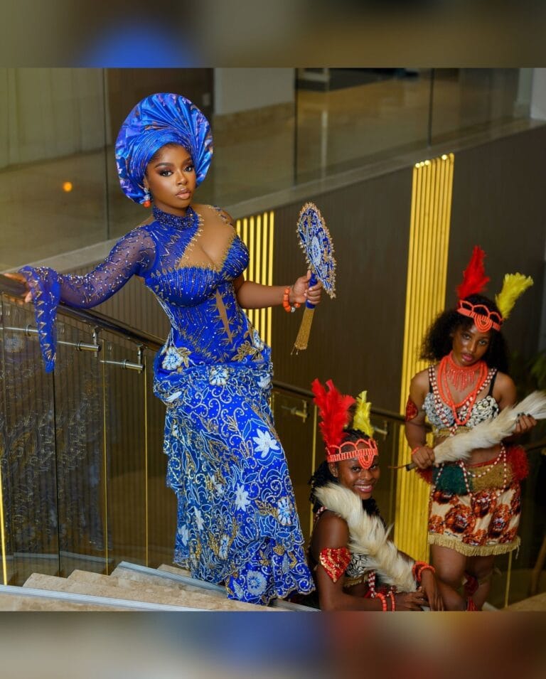 Add Elegance to Your Look on Your Wedding Day With This Traditional ...